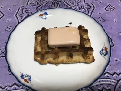 市販ワッフルアレンジ！いちごチーズを乗せてトースターで焼くだけ♪ | スイーツ男子ネイのちょこっと贅沢日和